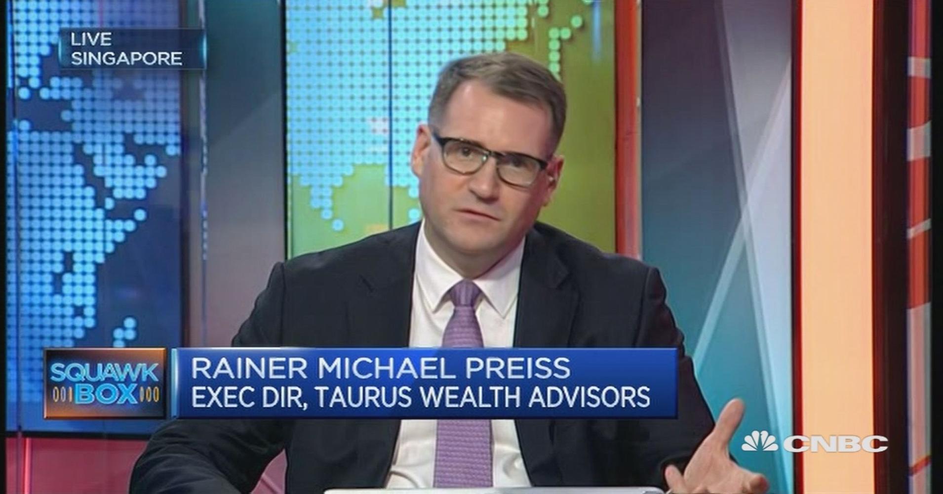 CNBC Analyst: Bitcoin Can 'Ease Strained Global Financial System'