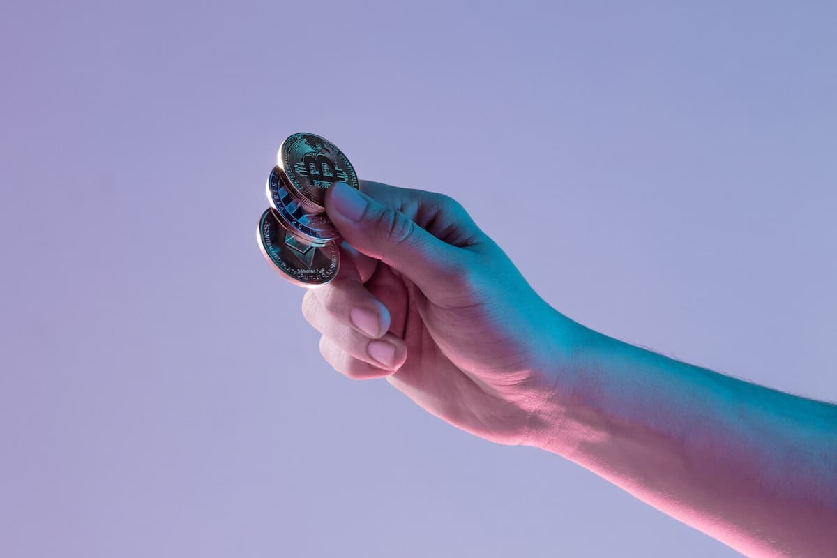 Hold coin là gì? 3 đồng coin nên hold dài hạn năm 2026